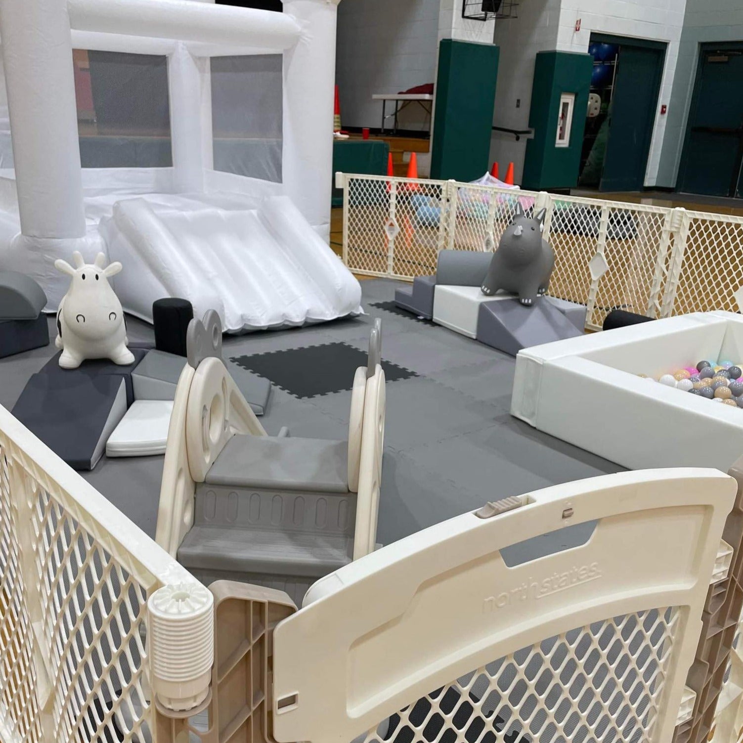 Grey Soft Play Set Up – BounceBoxEvents
